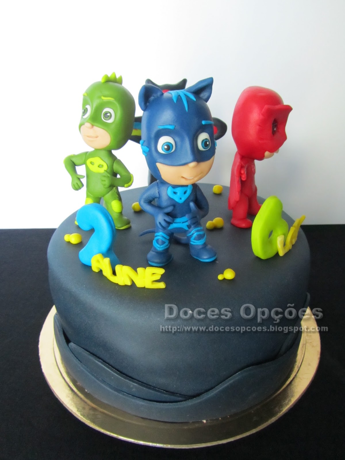 Doces Opções: Bolo de aniversário com os PJ Masks
