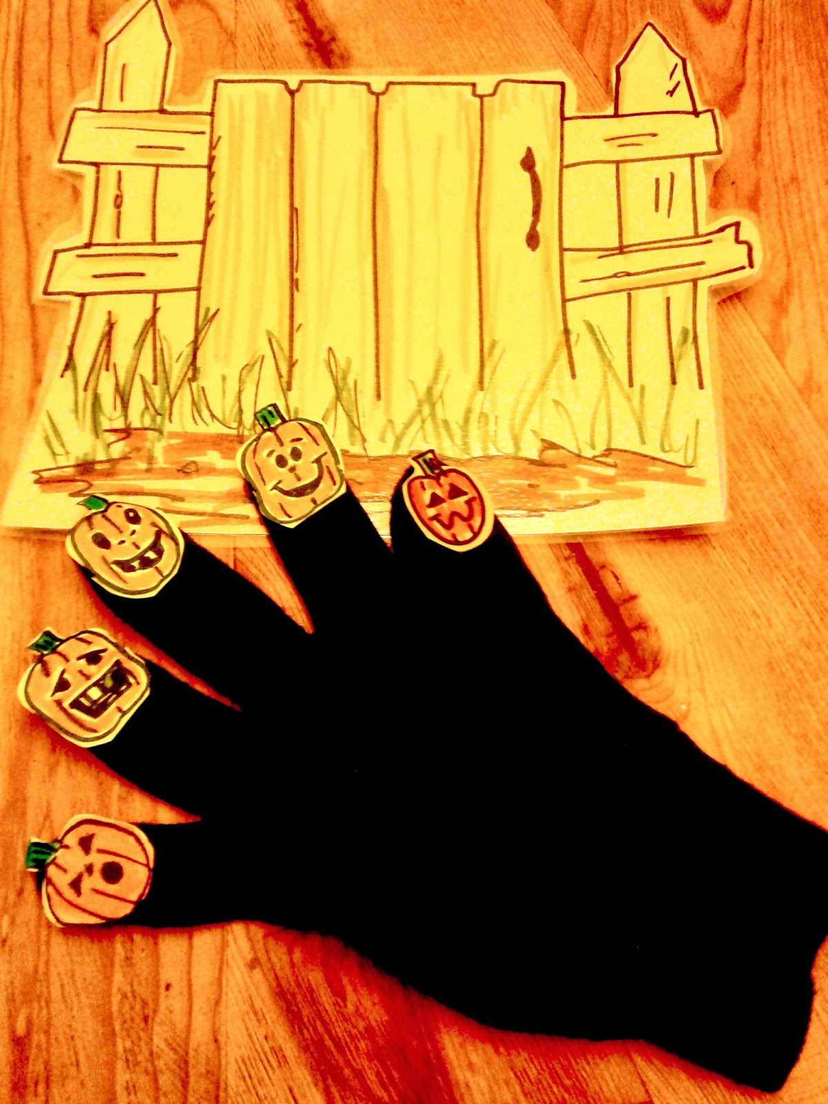 Teach Easy Resources: FREE Five Little Pumpkins Sitting on the Gate ...