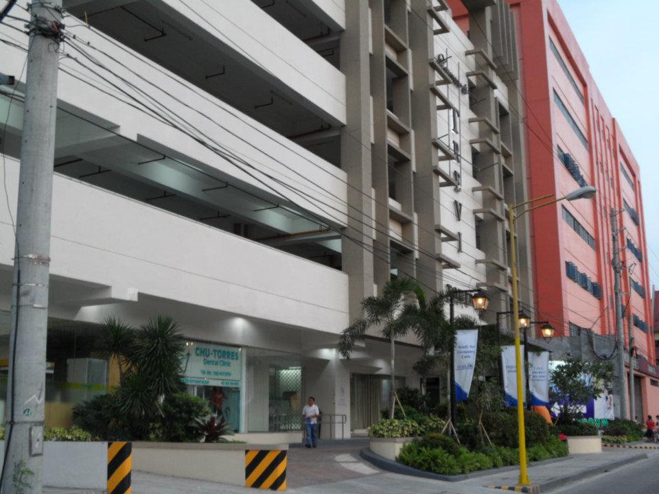 LAUREANO DI TREVI TOWERS: LAUREANO DI TREVI TOWERS(Chino Roces Avenue ...