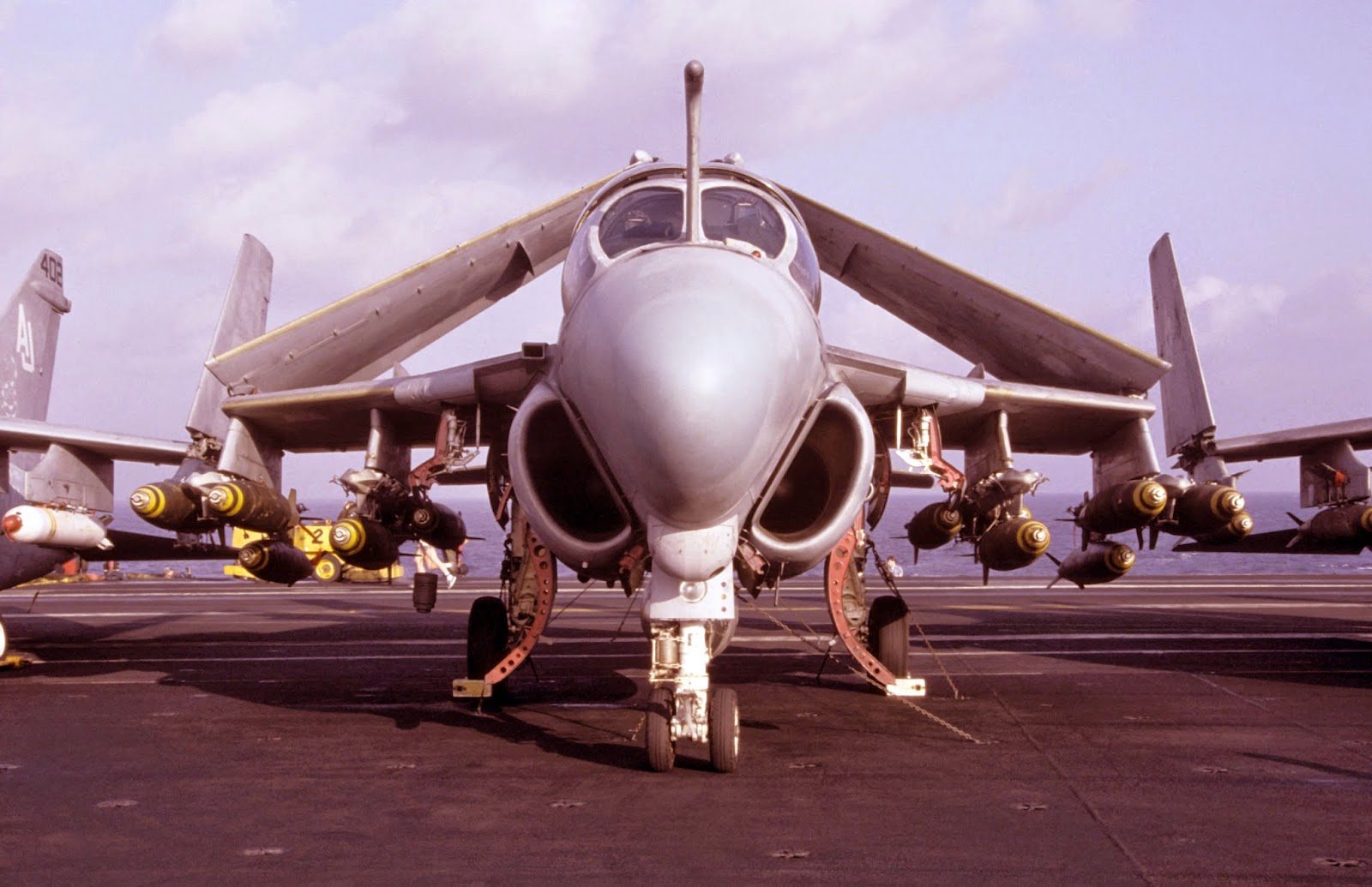 Blog de Aviones de Caza y Ataque: Grumman A-6 Intruder