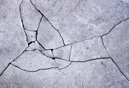 Penyebab dan Solusi Dinding Rumah Retak Struktur