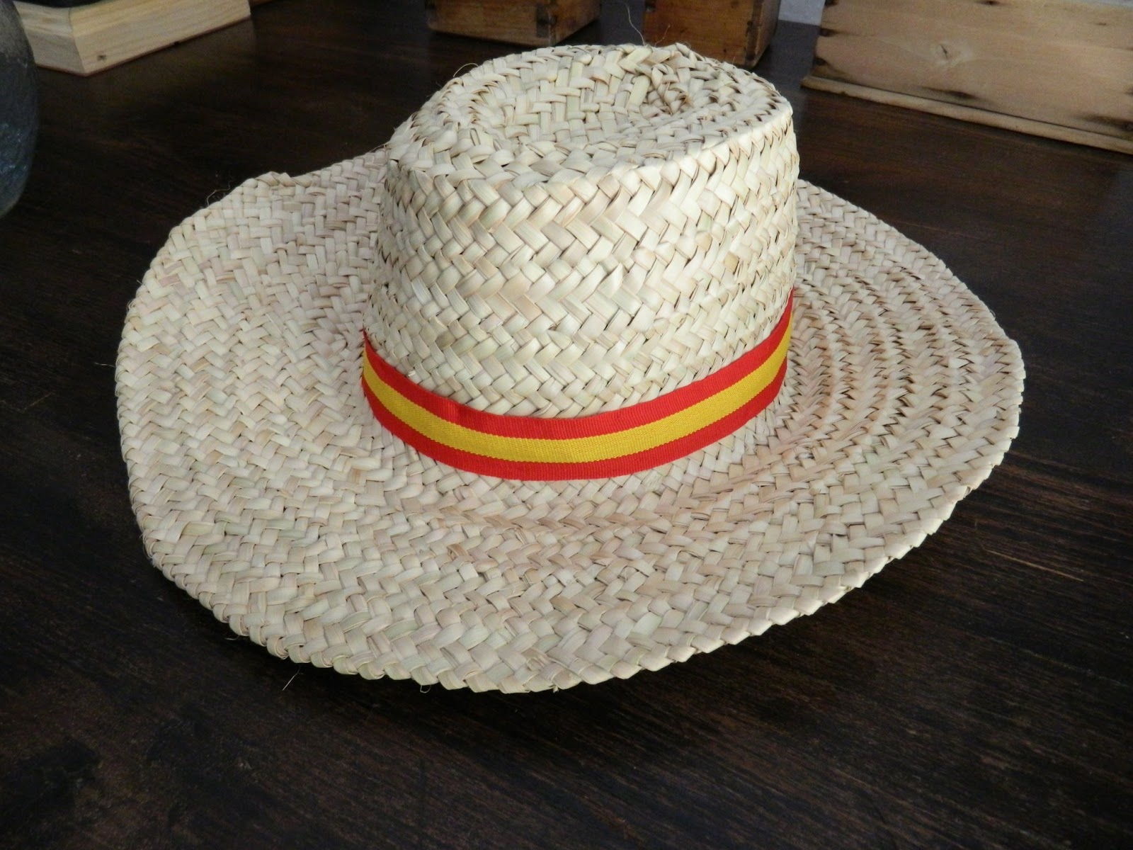 Artesanía y tradición trabajando la palma morisca: Sombrero de palma.