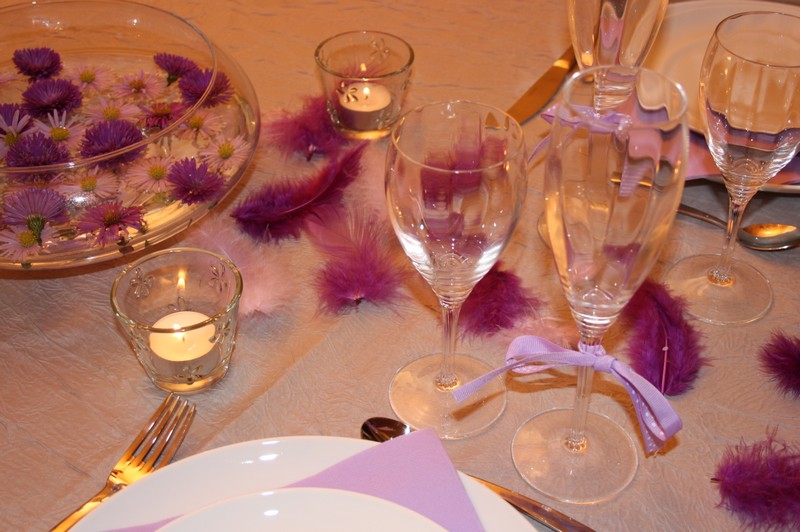 Je décore ma table: table mauve improvisée....
