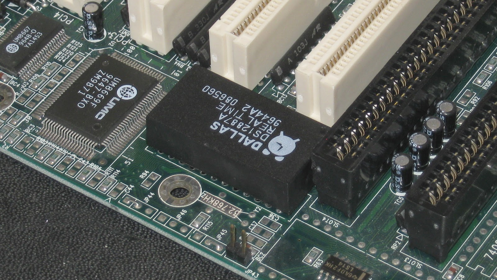 DextersLab2013: Dallas DS12887A NVRAM PC CMOS External Battery Hack