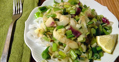 Seasonal Eating: Pasta a l’Olio with Spring Onions and Green Garlic