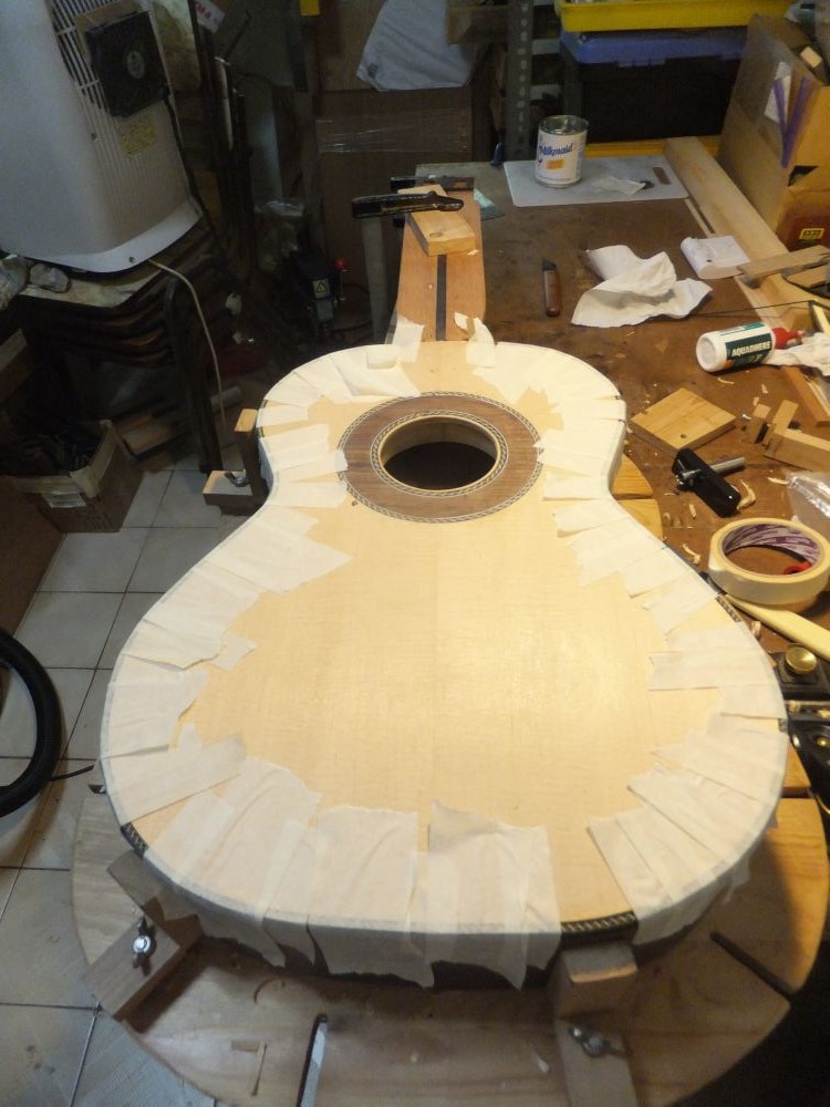 Sen's Guitar Making Blog: Installing the binding and purfling