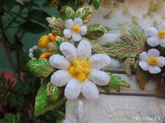 Crafters Corner : Flower Making Simplified