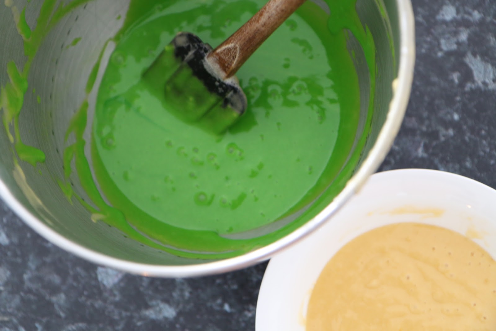 Nibble Nation: How To: Pandan Swirl Lamingtons (Rubgy World Cup Special)