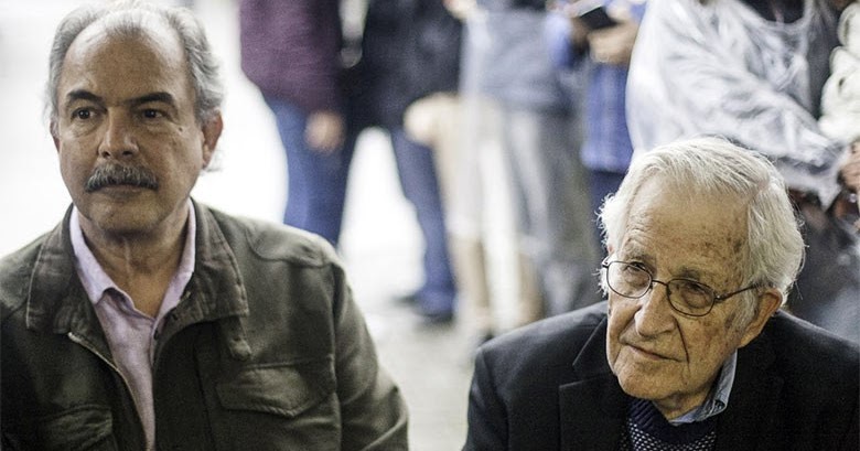 ESCOLHAS HISTÓRICAS - Noam Chomsky visita Lula. 'Uma das figuras mais ...