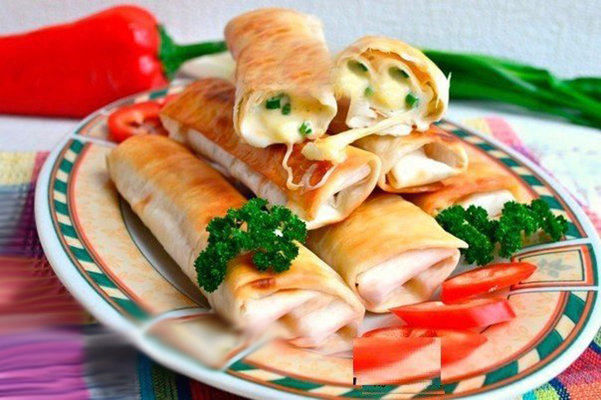 Rulouri din lipie cu mozzarella, cașcaval și verdeață | Retete si Gust