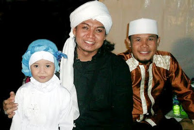 " MUTHMAINNAH FITRIA AZZAHRA ": Bunda "Ninih Muthmainnah" ... Motivator ...