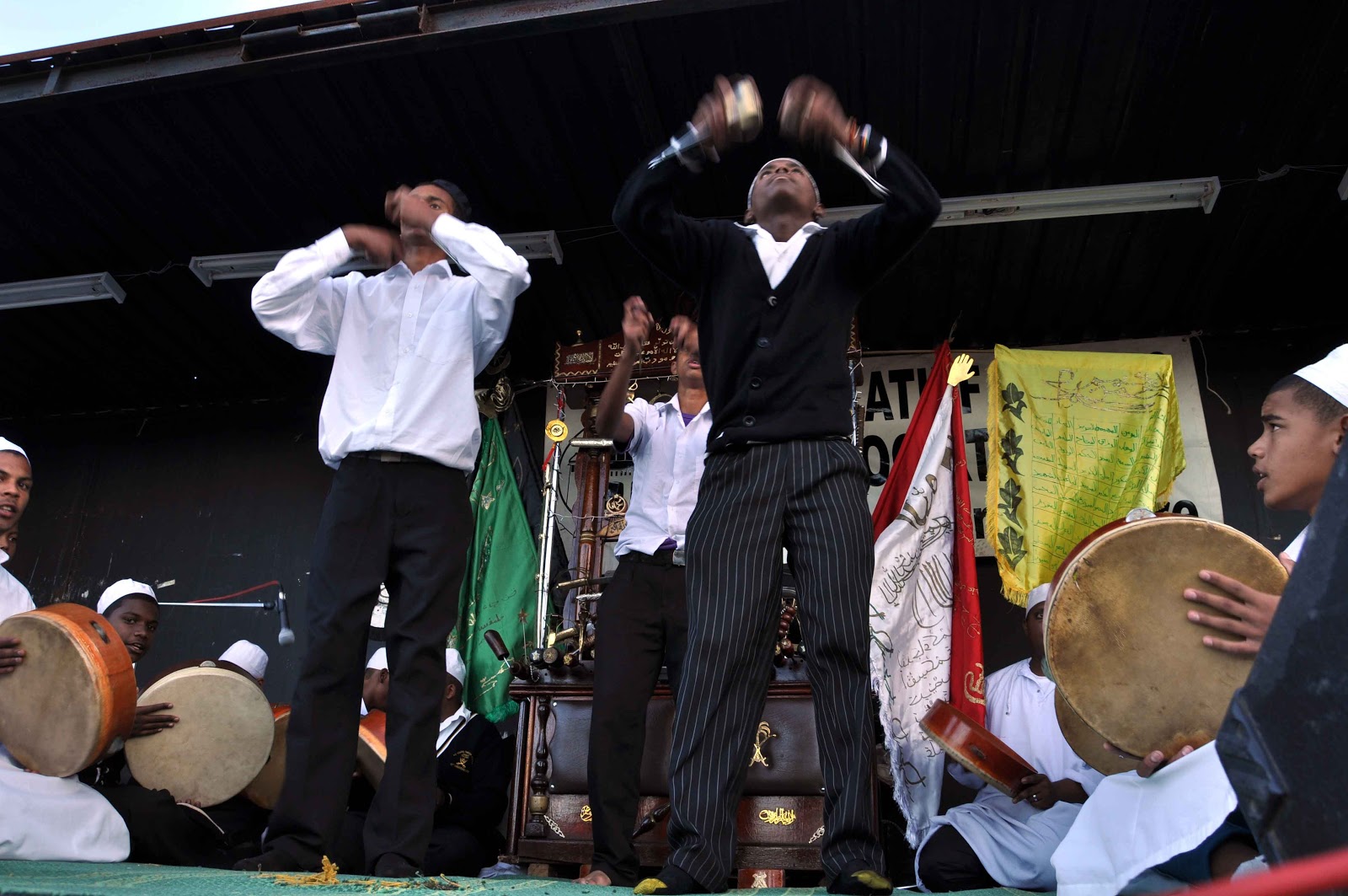 Surfing Behind the Wall: Ratiep