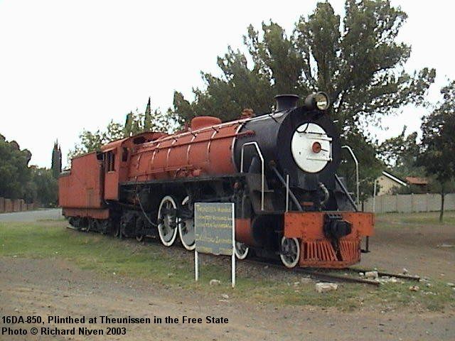 old STEAM LOCOMOTIVES in South Africa: Theunissen, Town, SAR Class 16DA ...