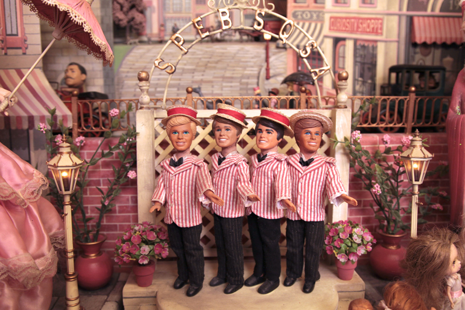 Enchanted Revelries: ... the magical pink world of Mark Ryden