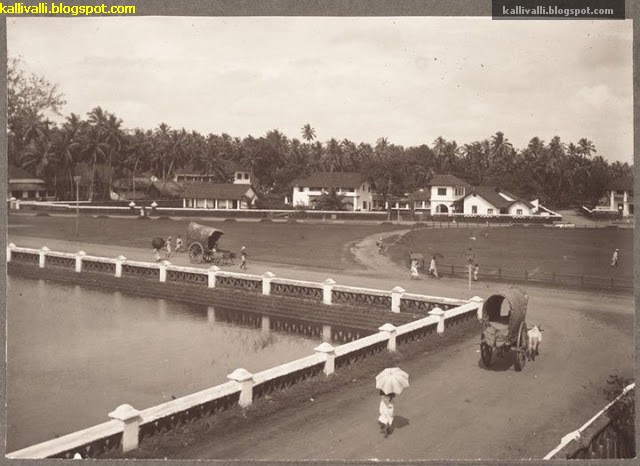 Jeevan's KALLI VALLI : Mananchira Square