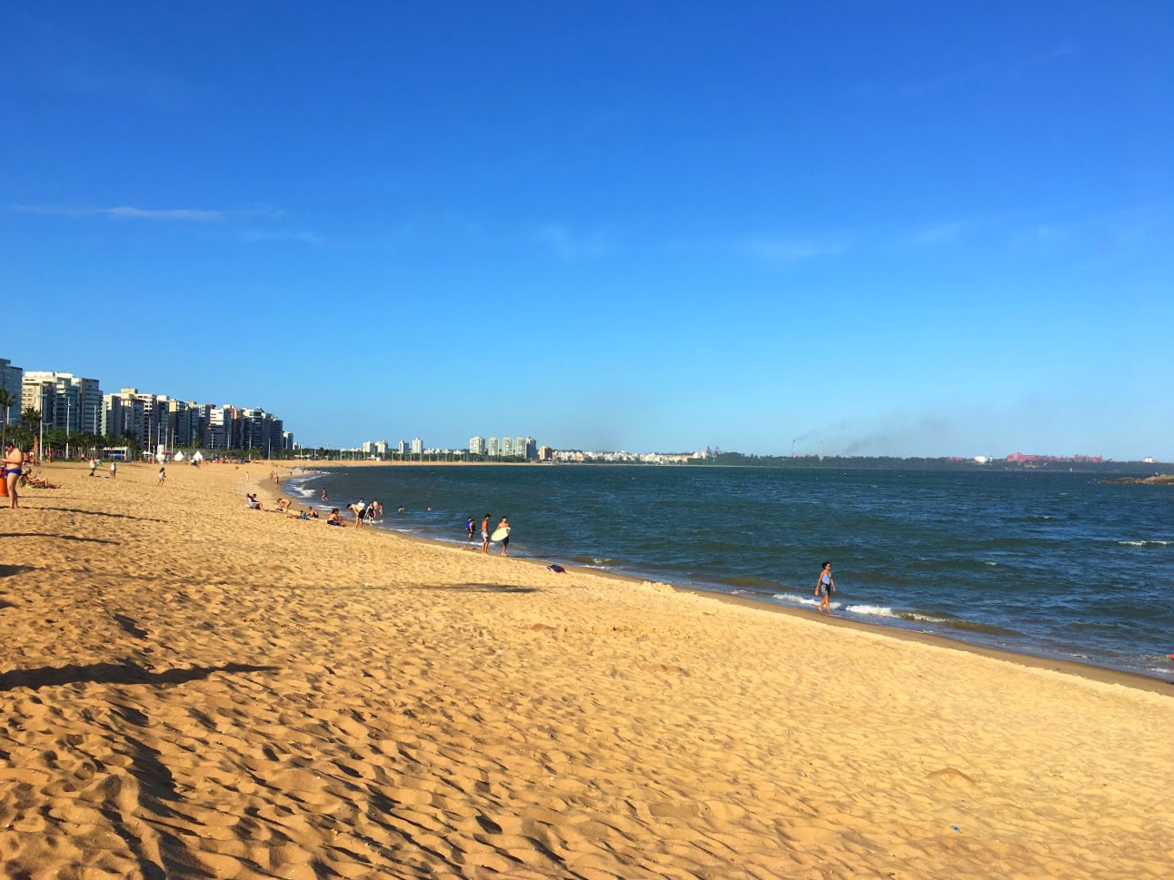 O que fazer na Praia de Camburi, no Espírito Santo | Brasileira Viajante