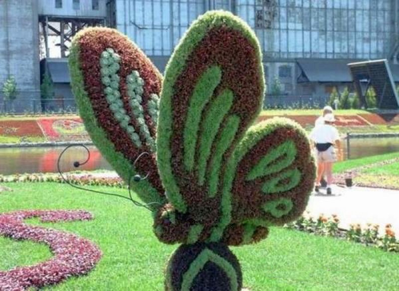 Art Now and Then: Topiary