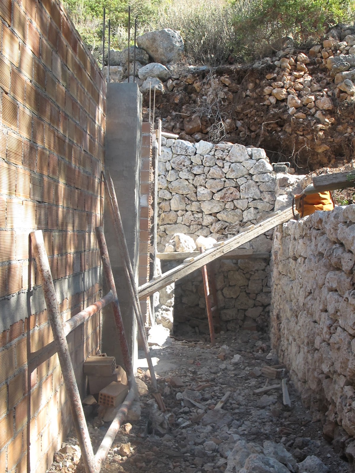 Itha108: Stone House under Construction