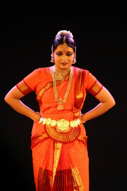 Actress Stills: Actress Suganya Classical Dance Photos