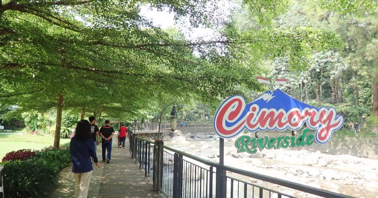 Cimory Riverside Puncak Bogor, Nikmatnya Makan di Pinggir Sungai ...