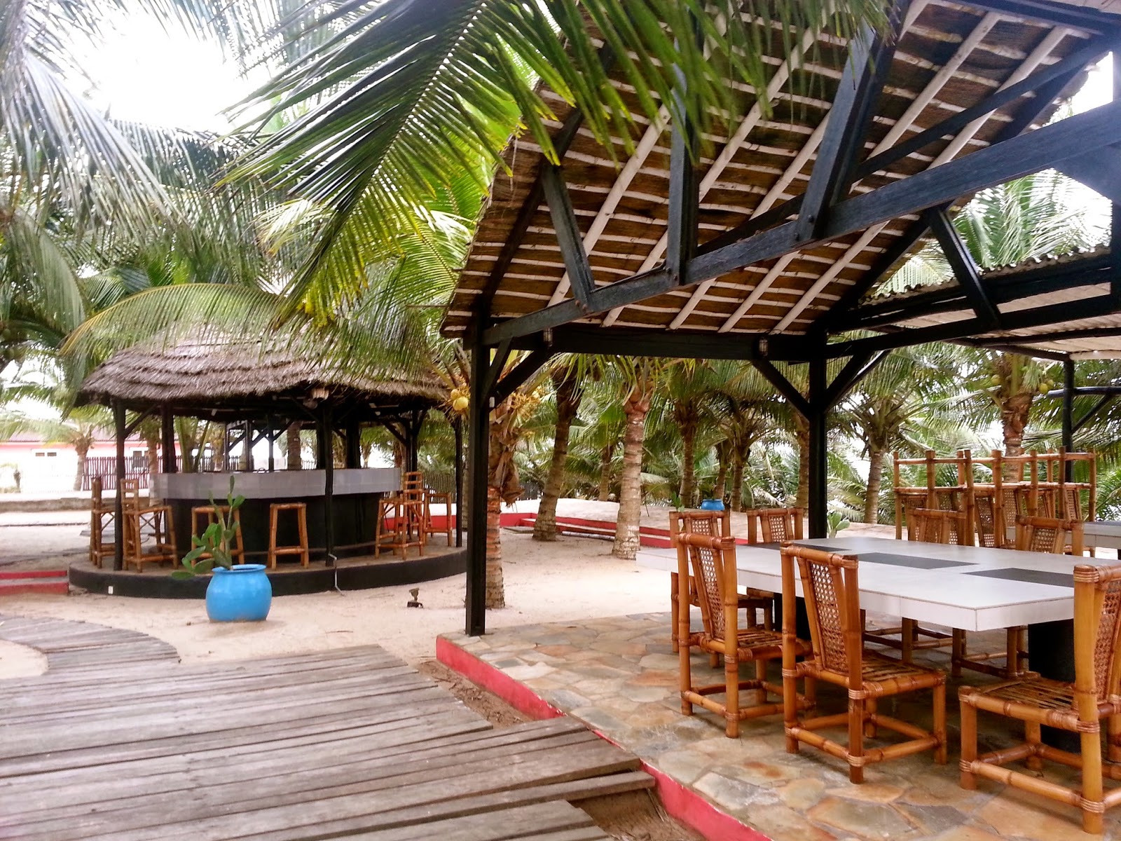 Happy Grapes ♥ Ghana: Le Grande Bleu Beach Resort, a little past Kasoa