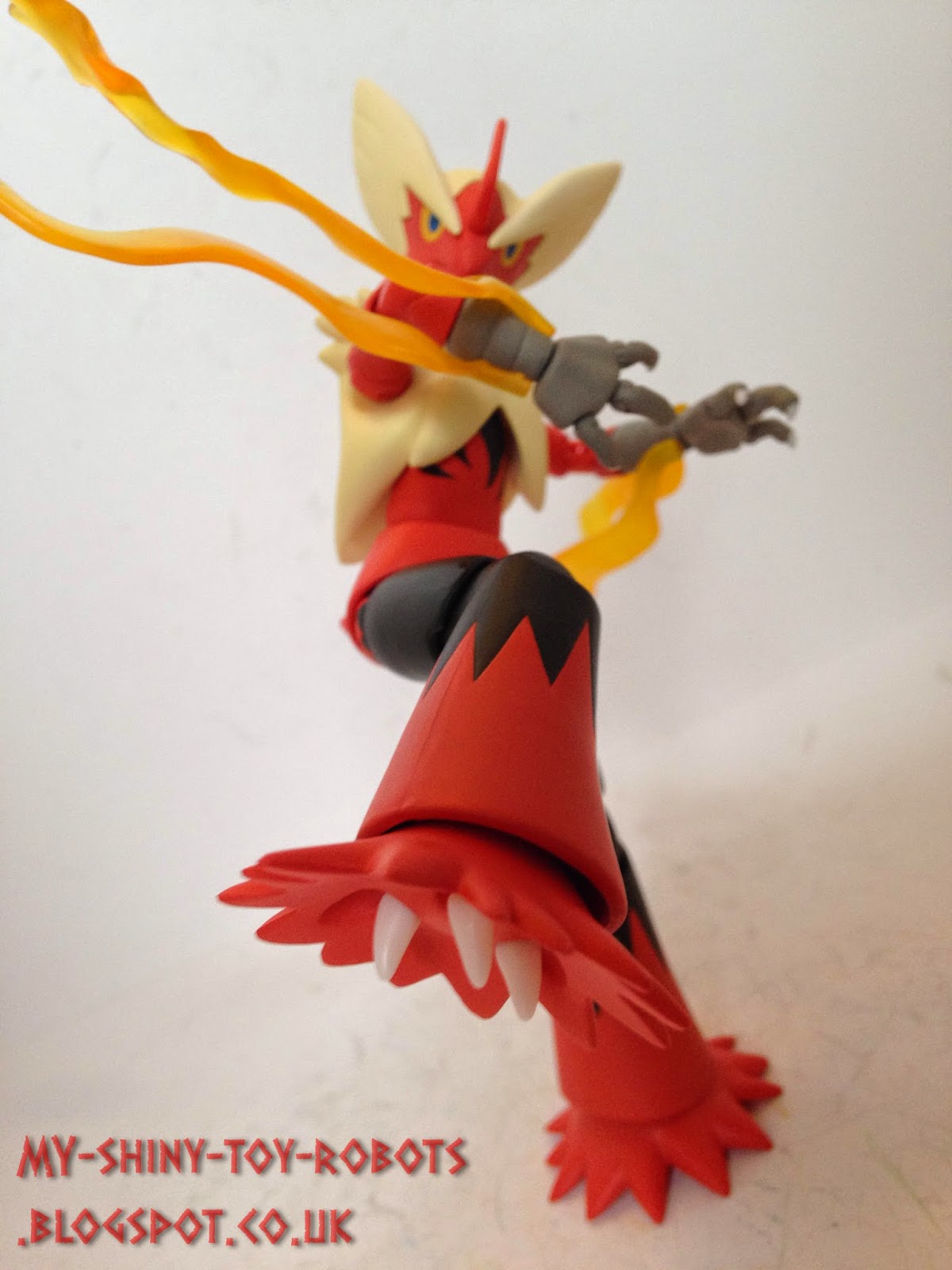 My Shiny Toy Robots: Toybox REVIEW: S.H. Figuarts Mega Blaziken