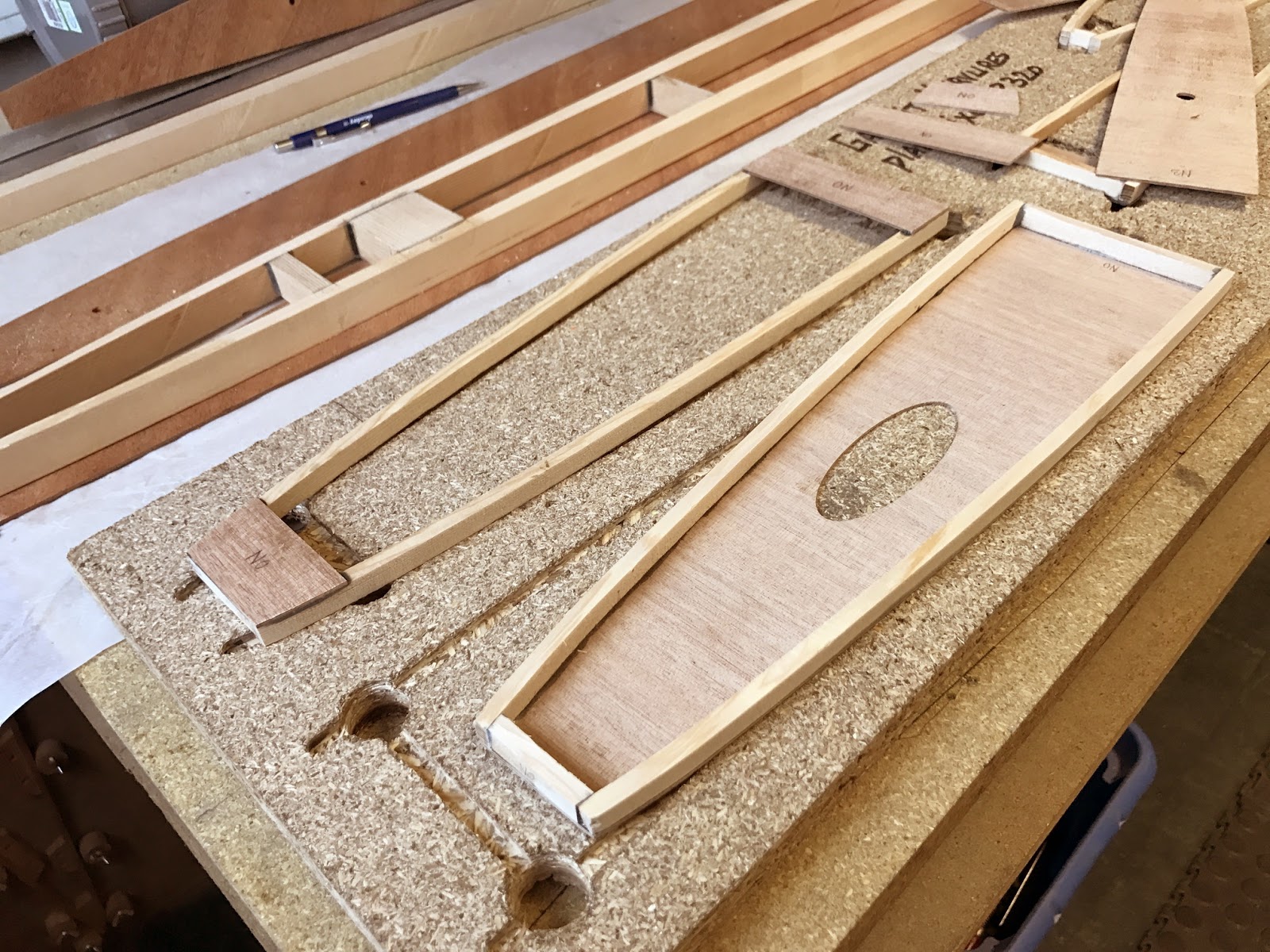 SUPER EMERAUDE CP 320: Nervure de plan fixe (suite)