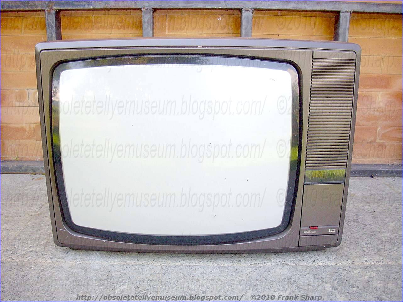 Obsolete Technology Tellye !: ITT IDEAL COLOR 3433 X OSCAR YEAR 1981.