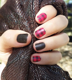 Moms With Cute Nails: Flannel Is HOT Right Now- Why Not On Your Nails?!