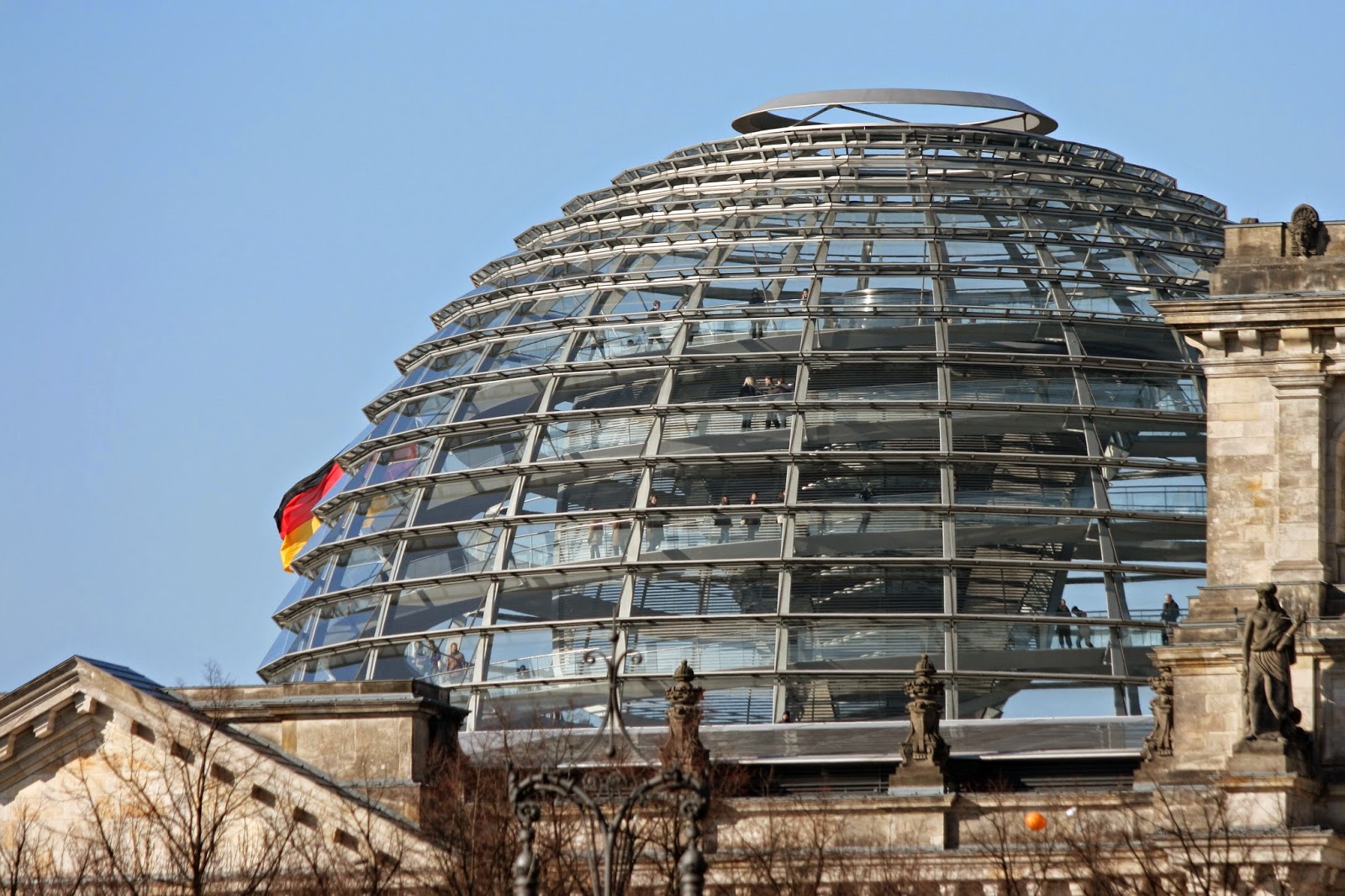 A Friendly Way to View Architecture: Reichstag: When a Building is ...