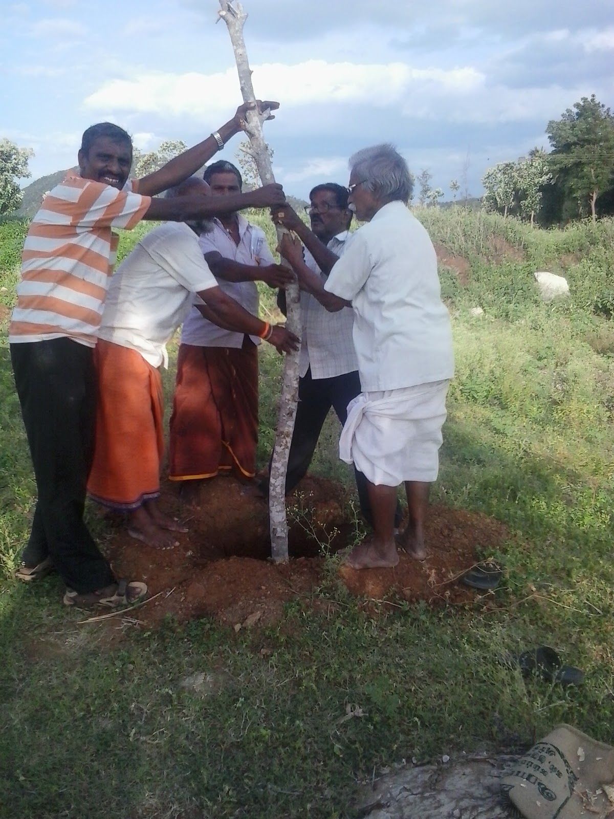 Responsible-Citizens-Iyakkam: Pothu Trees Plantation in Thiruvannamalai ...