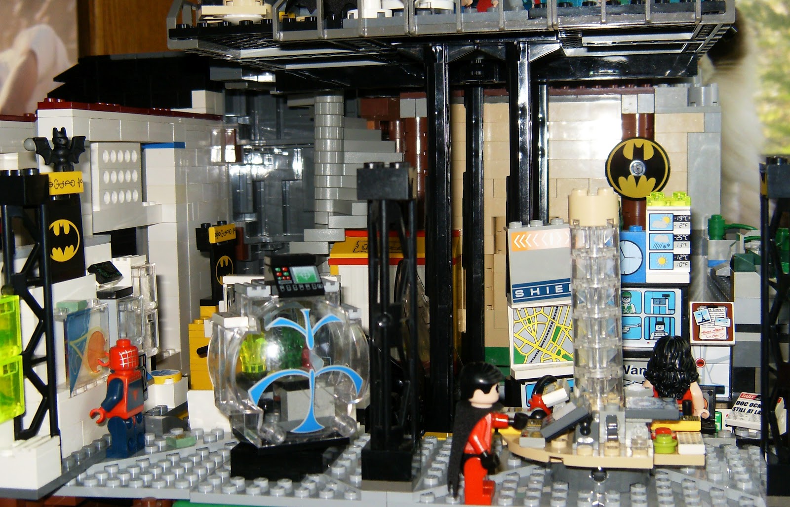 LEGO Wayne Manor and the Batcave