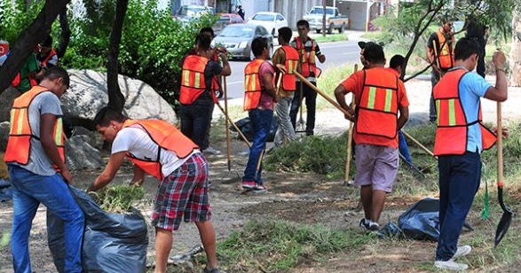 ¿Quienes prestan servicio comunitario?