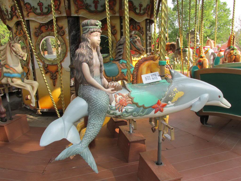 Sandy's Motherhood Blog: Bad Amusement Park Art