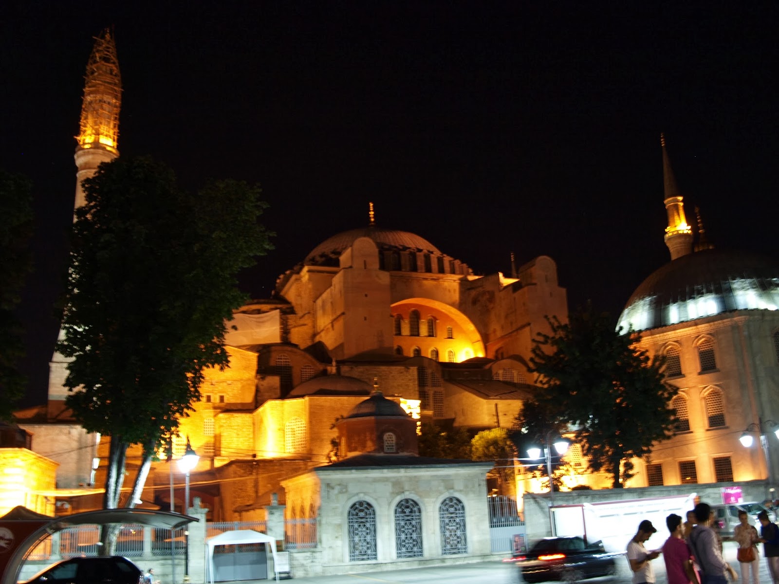 ΚΩΝΣΤΑΝΤΙΝΟΥΠΟΛΗ: ΝΥΧΤΑ ΣΤΗΝ ΠΑΛΙΑ ΠΟΛΗ