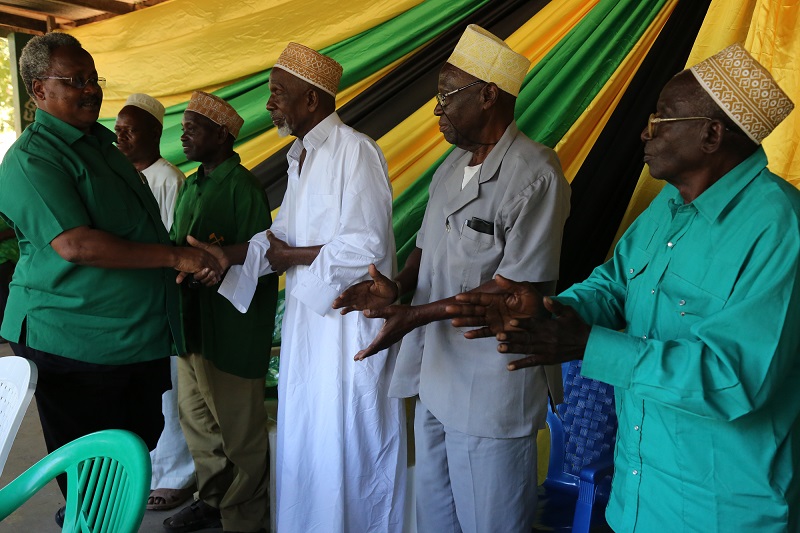 OLE SENDEKA ATIKISA KILWA MASOKO, MKOANI LINDI, MAMIAWAHUDHURIA MKUTANO ...