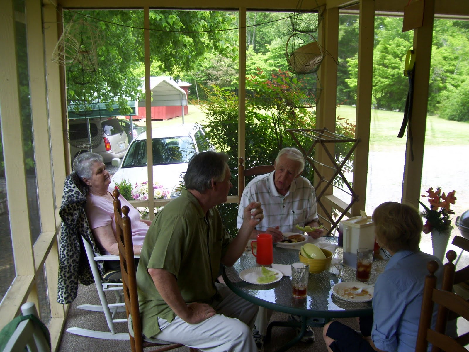 Building a butt and pass log cabin