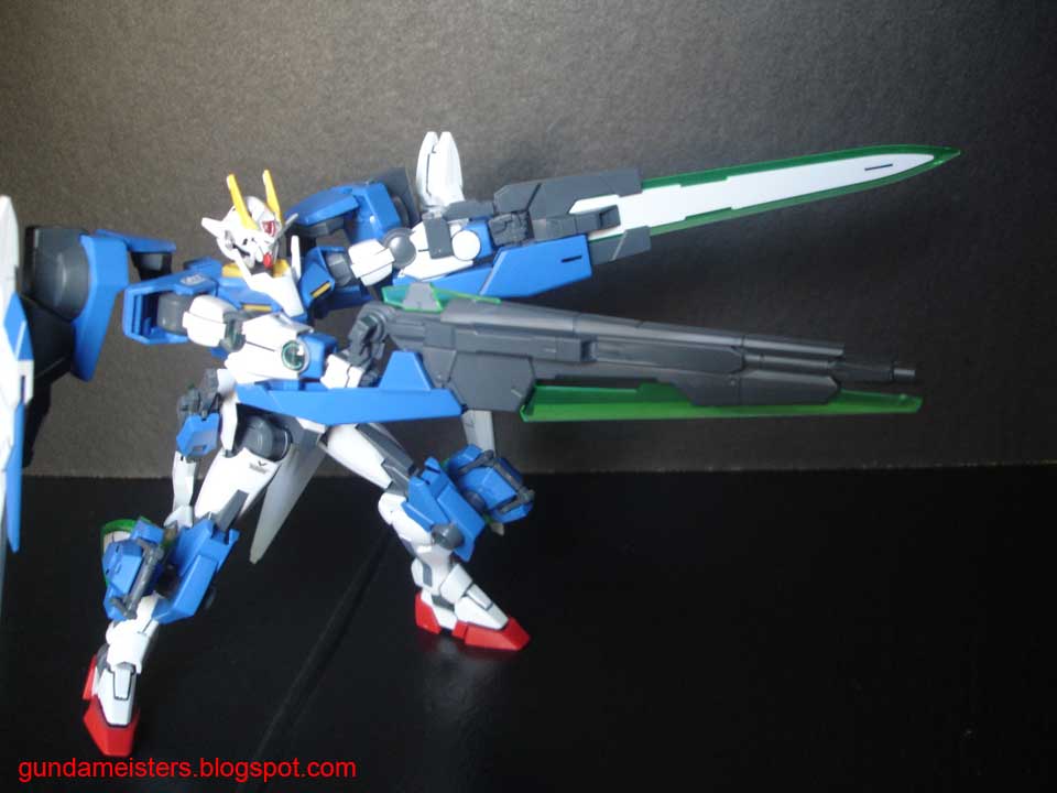 Gundam Meisters: HG 1/144 - Gundam 00 Raiser + 7 Sword G