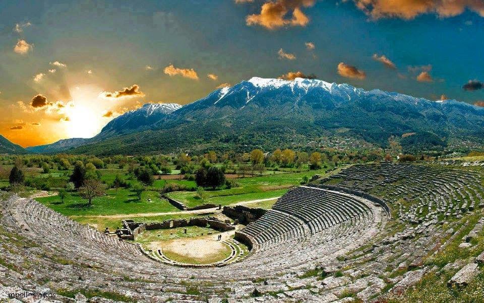 ΕΝΝΕΑ ΕΤΗ ΦΩΤΟΣ: ΑΡΧΑΙΑ ΘΕΑΤΡΑ = ΣΧΟΛΕΙΑ