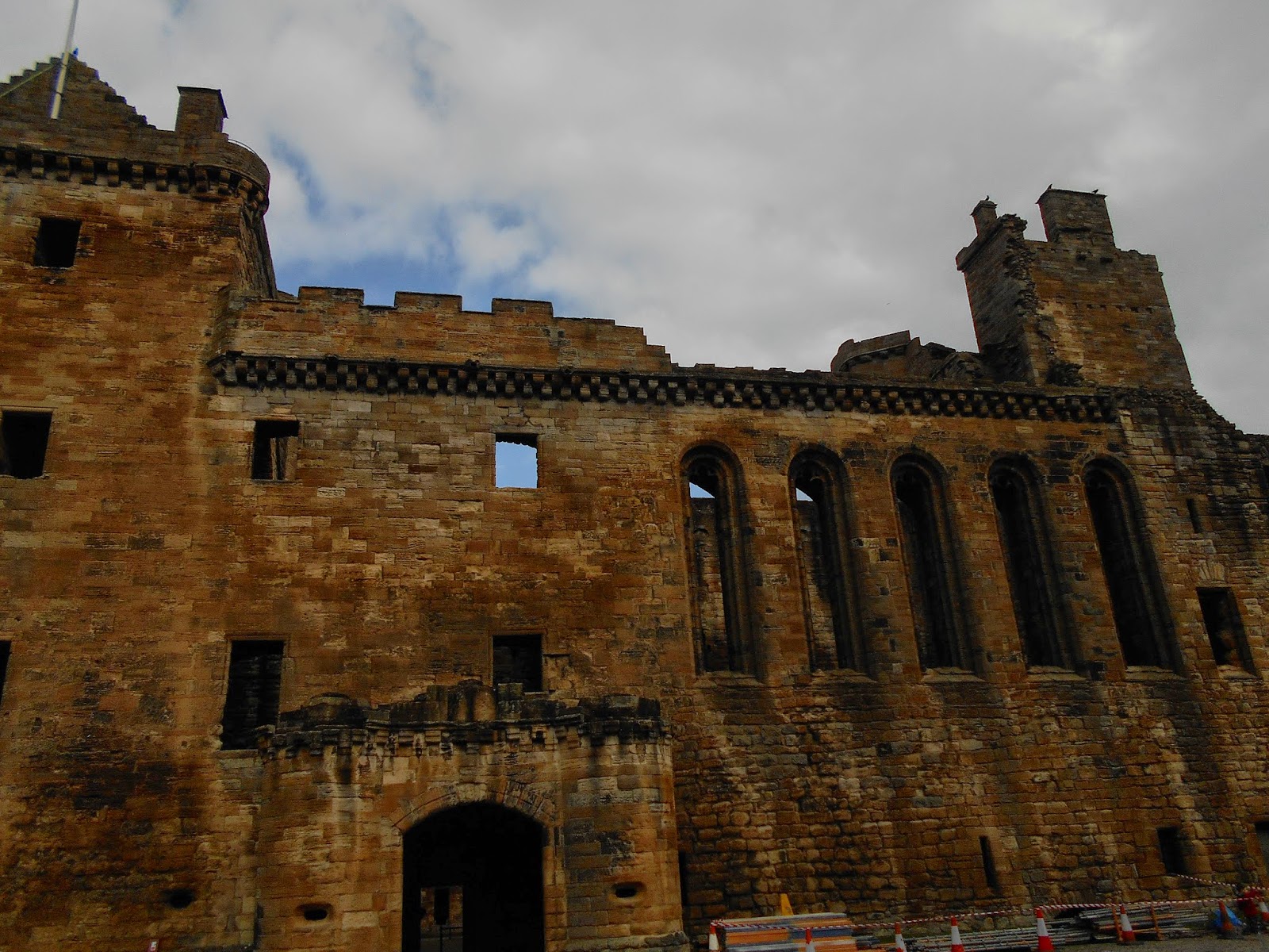 Scotland / Ireland / London: Which mission shall it be?: Linlithgow Palace