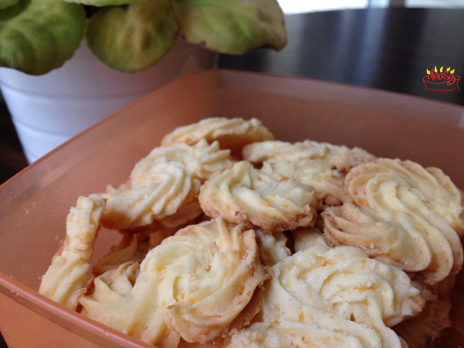 Semprit Keju (Indonesian Tapioca Cheese Cookies)