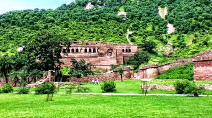 Love2Share: Bhangarh Fort: Haunted Place in India