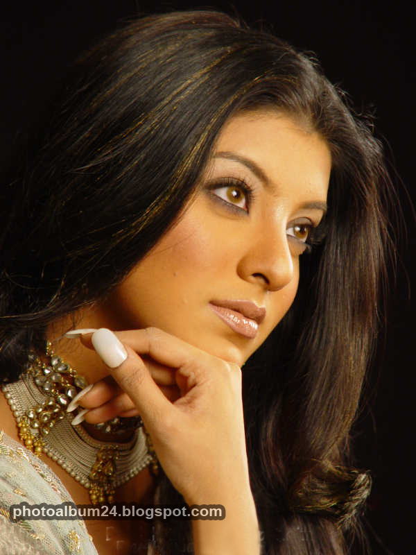 Bangladeshi Model and tv Actress Sadia Islam Mou