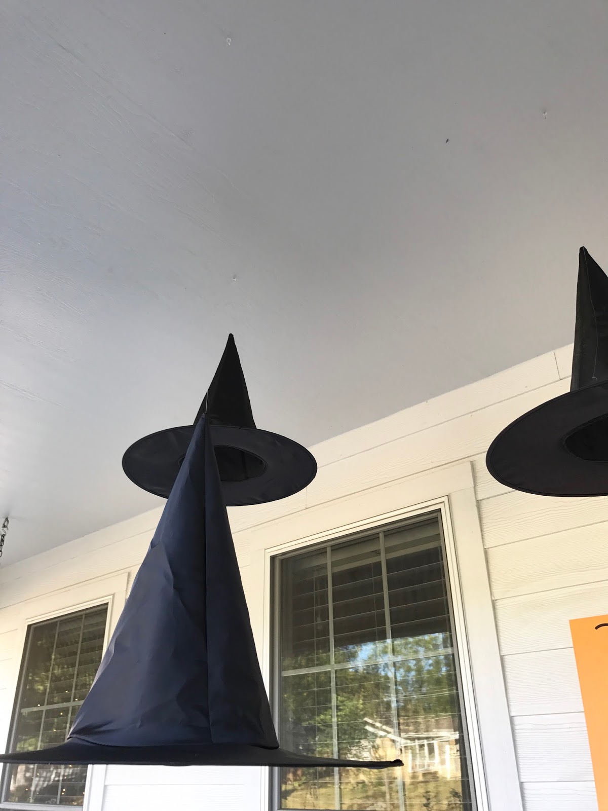 DIY Floating Witch Hats | R&R at home