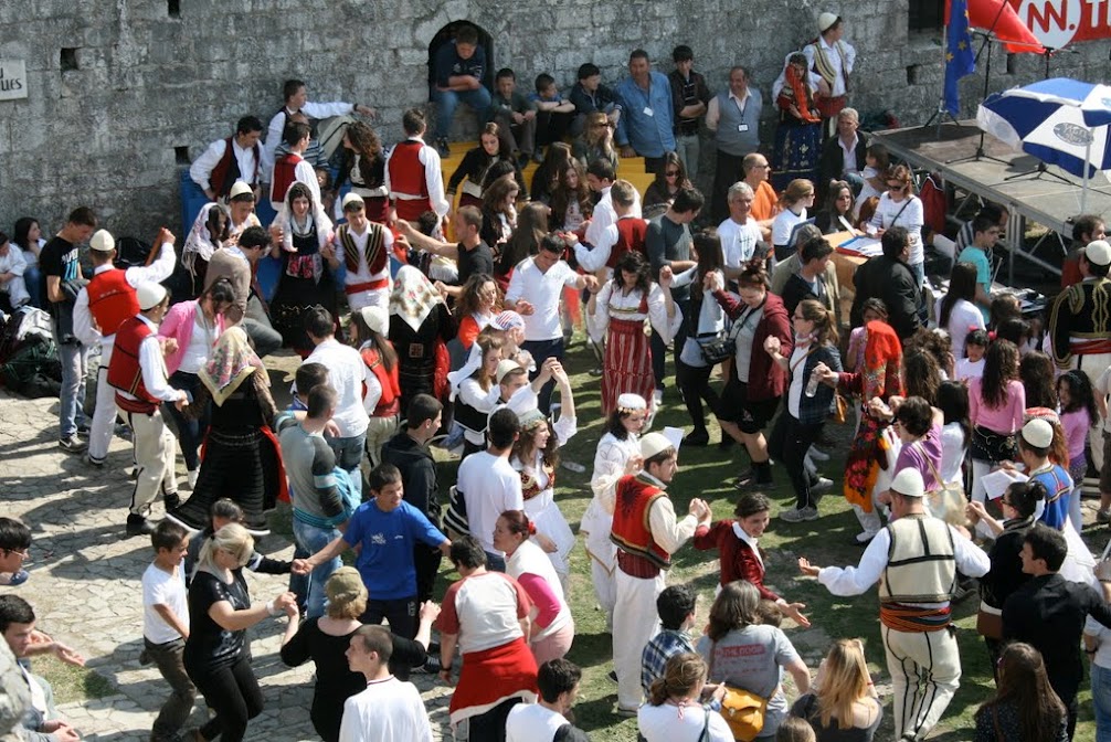 brenna journeys.: 5th Annual Loja Popullore..