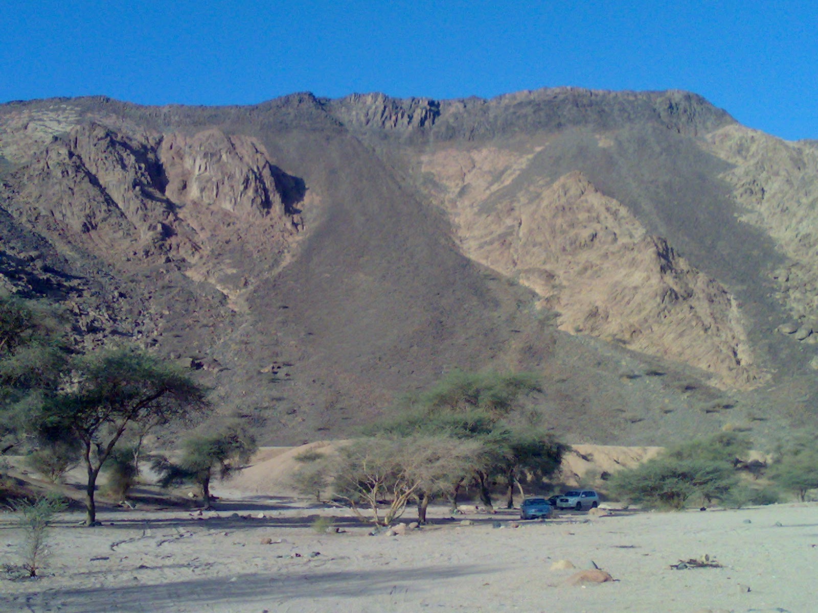 LIFE IS BEAUTIFUL: Jabal Magnet..Fenomena Alam di Kota Madinah...