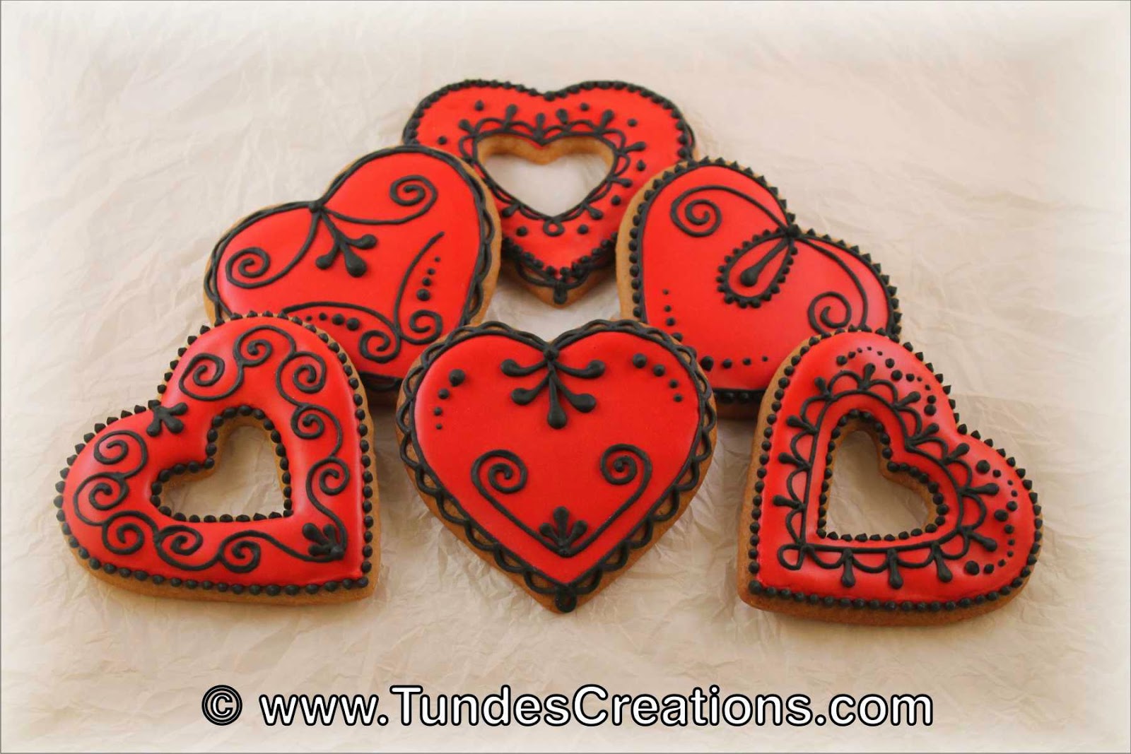 The Gingerbread Artist: Valentine's cookies with traditional piping ...