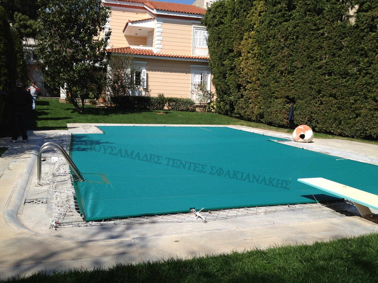 MOUSAMADES SFAKIANAKIS: http://www.facebook.com/mousamades.tentes
