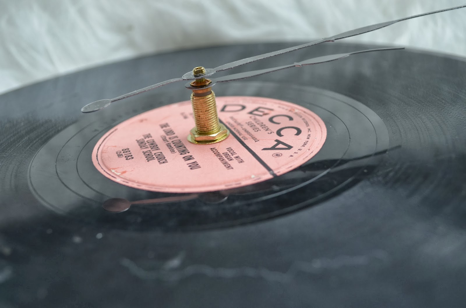 DIY Vinyl Record Clock - DIY Huntress