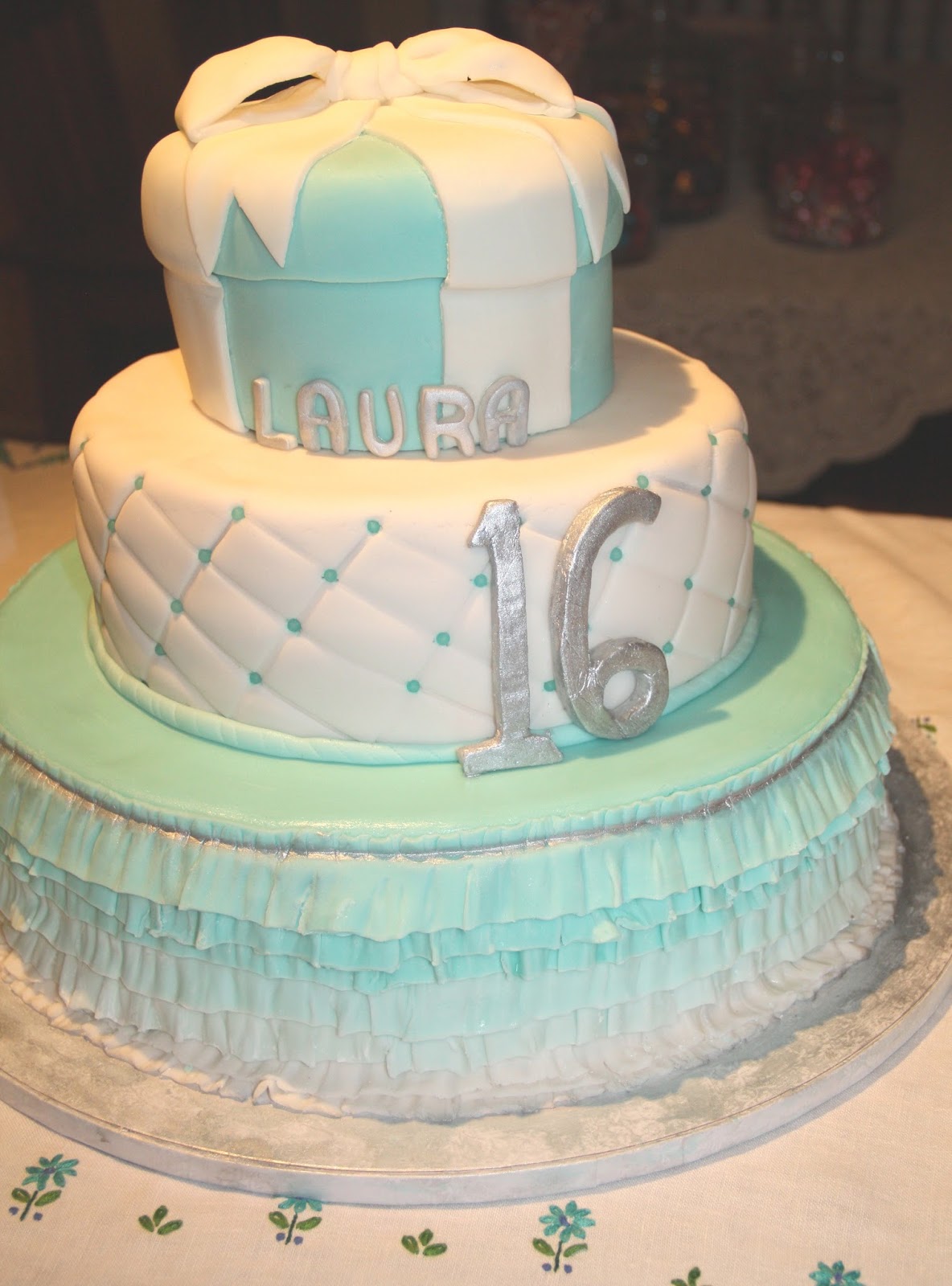 Isa Creative Musings: Birthday Cake for my 16 year old...